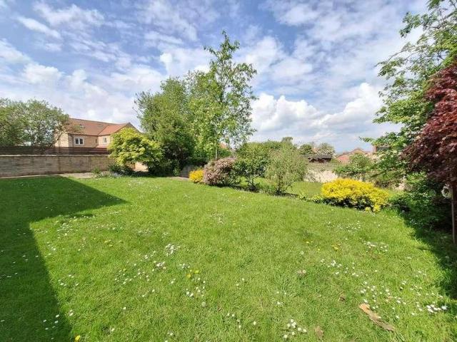 5 bed house for sale