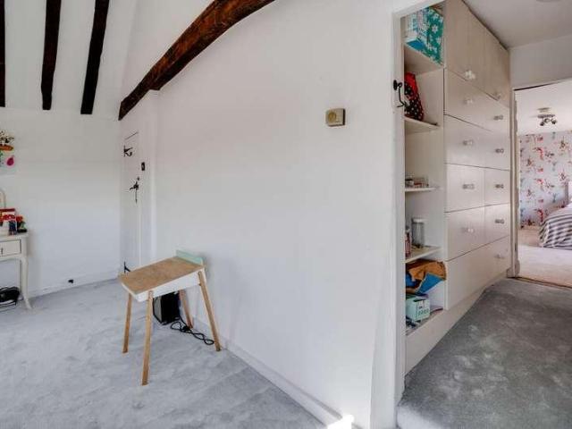 5 bed house for sale