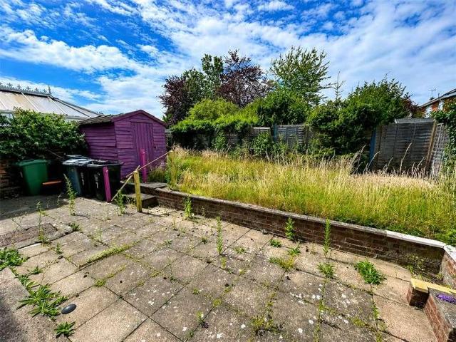 5 bed house for sale