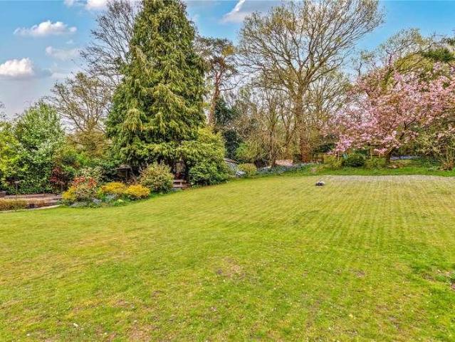 5 bed house for sale