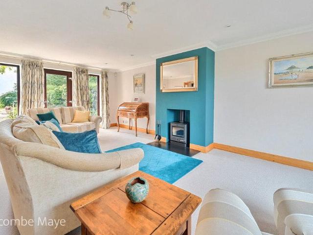 5 bed house for sale