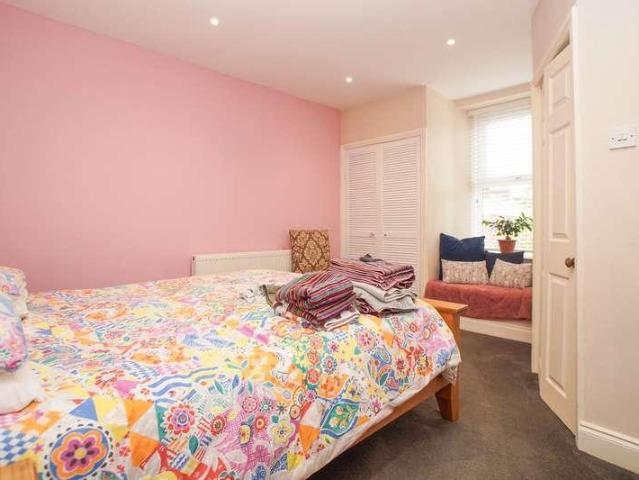 5 bed house for sale