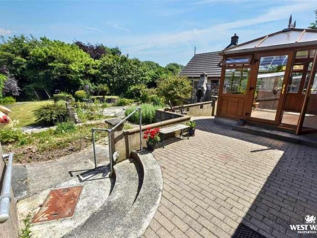 5 bed house for sale