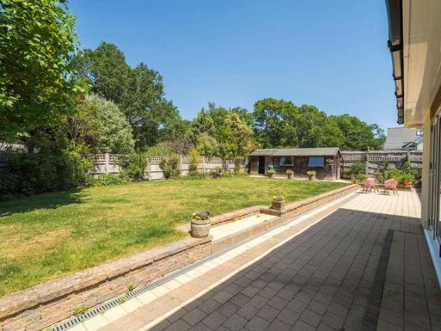 5 bed house for sale