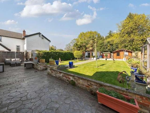 5 bed house for sale