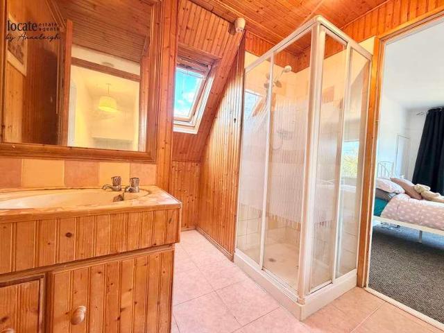 5 bed house for sale