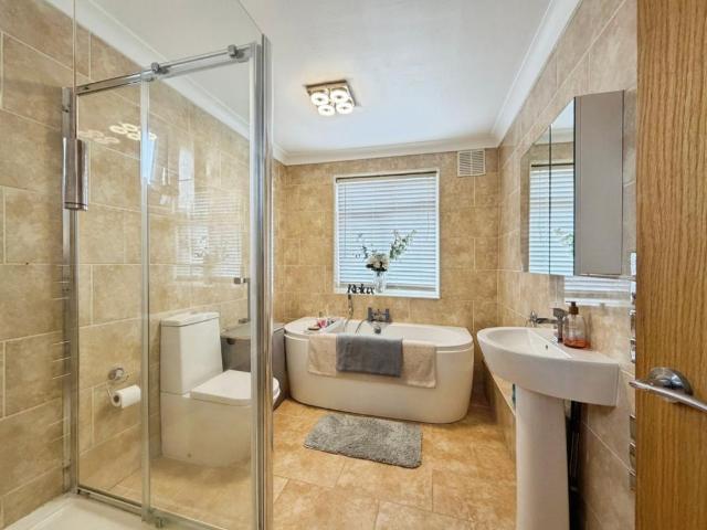 5 bed house for sale