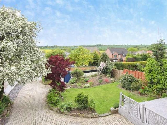 5 bed house for sale