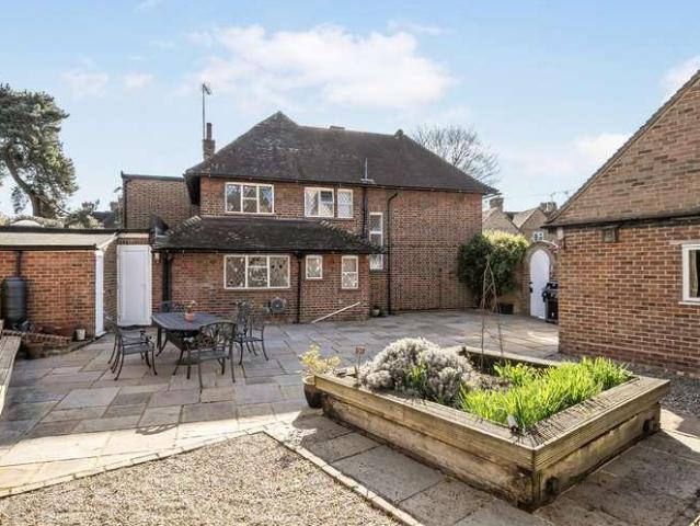 5 bed house for sale