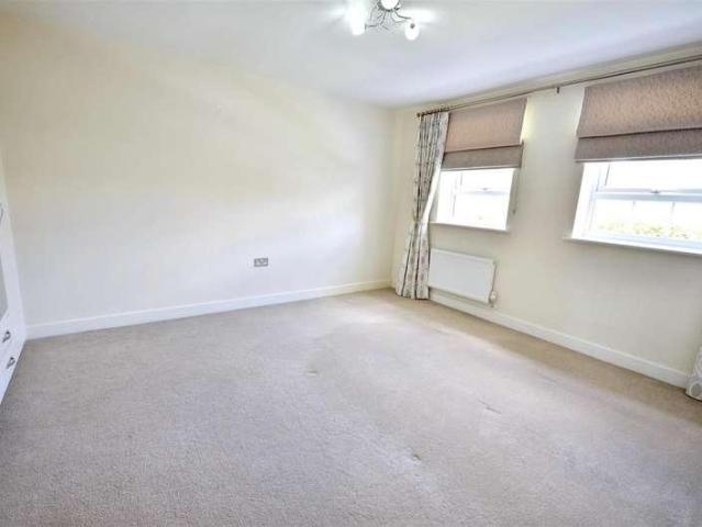 5 bed house for sale