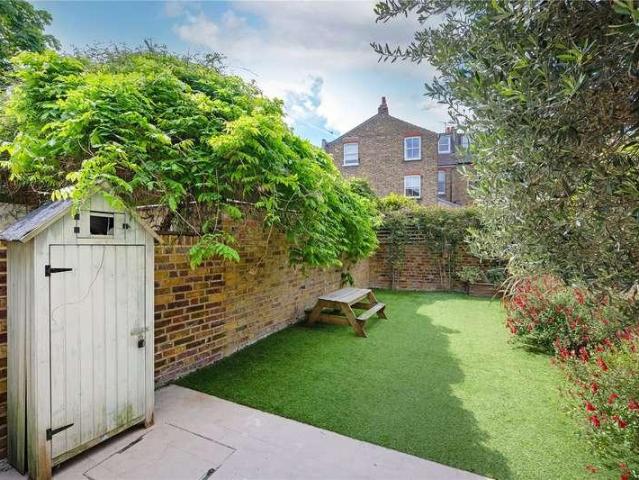 5 bed house for sale