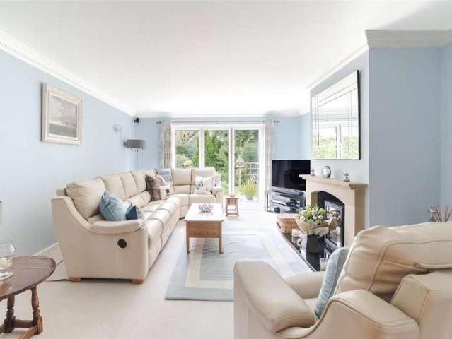5 bed house for sale