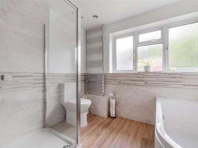 5 bed house for sale
