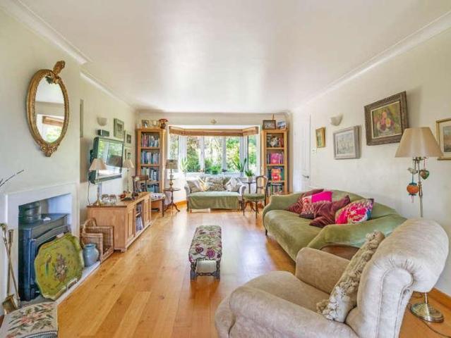 5 bed house for sale
