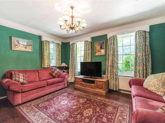 5 bed house for sale