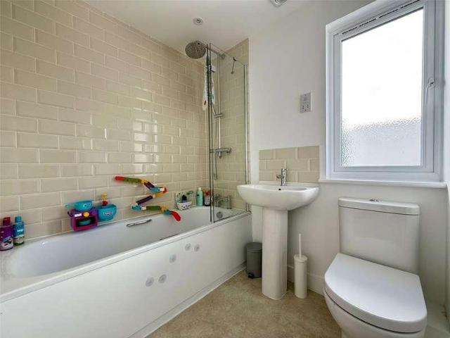 5 bed house for sale
