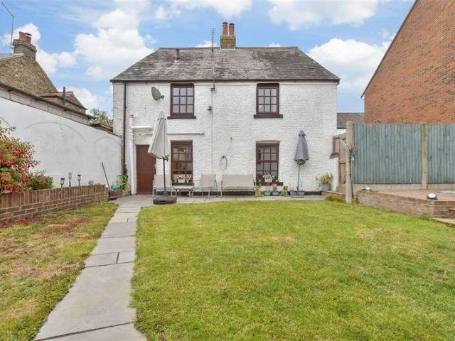 5 bed house for sale