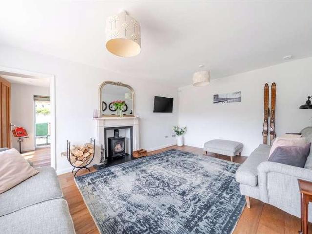 5 bed house for sale