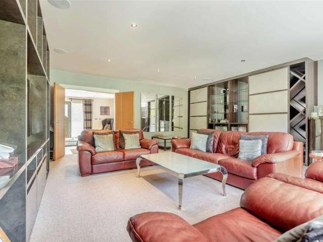 5 bed house for sale