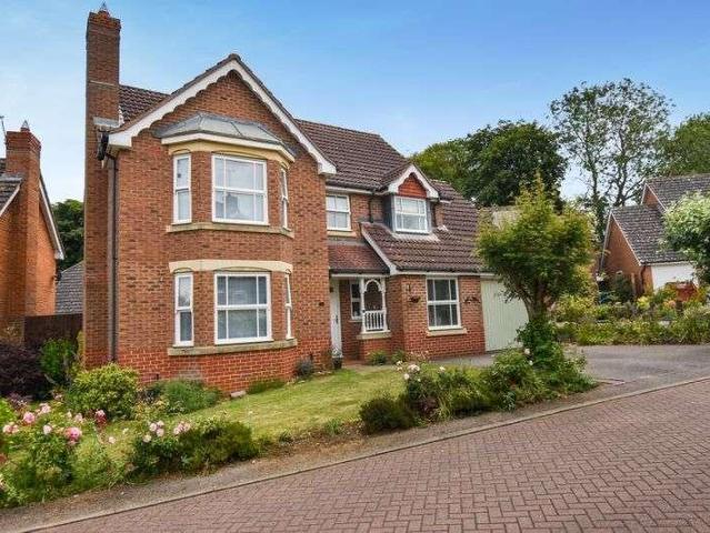 5 bed house for sale