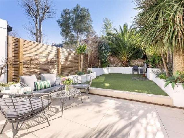 5 bed house for sale