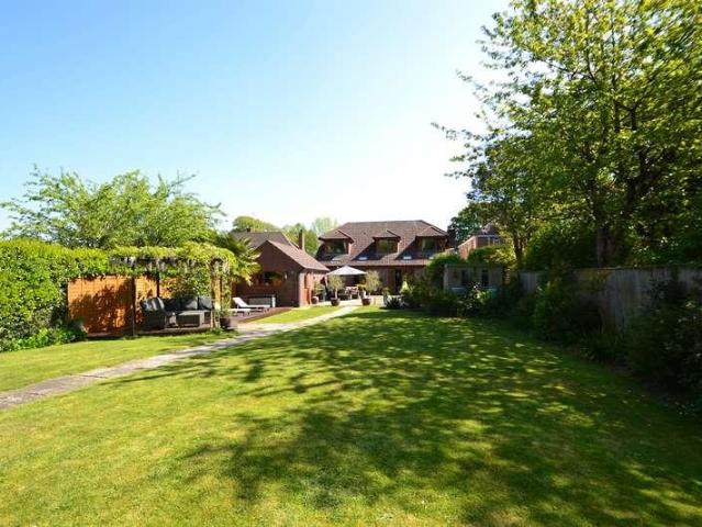 5 bed house for sale