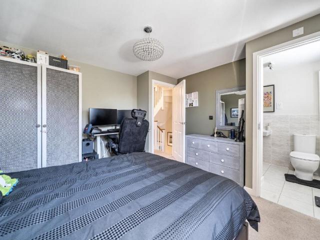 5 bed house for sale