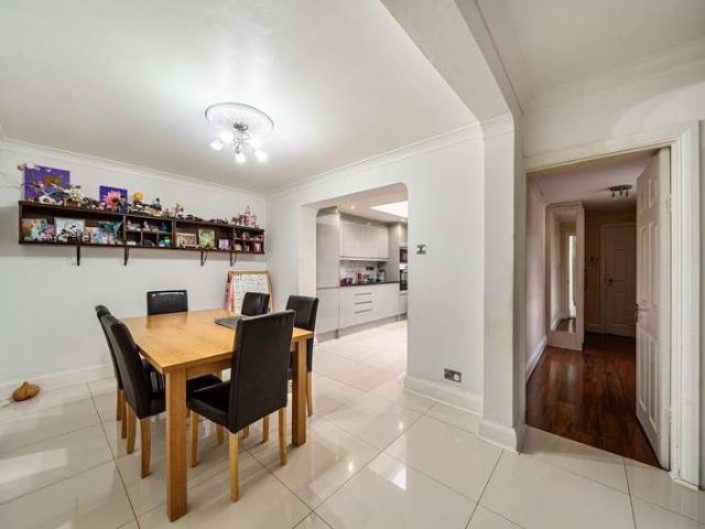 5 bed house for sale