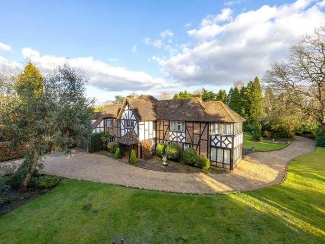 5 bed house for sale