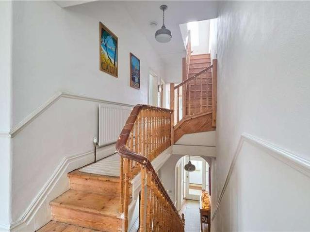 5 bed house for sale