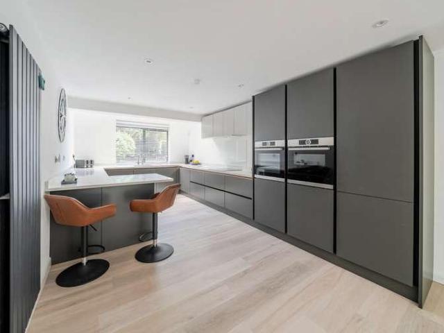 5 bed house for sale