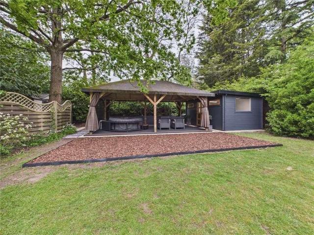 5 bed house for sale