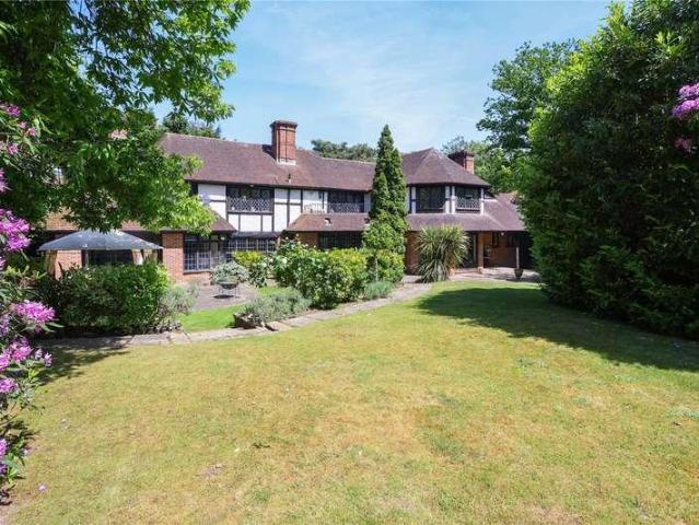 5 bed house for sale
