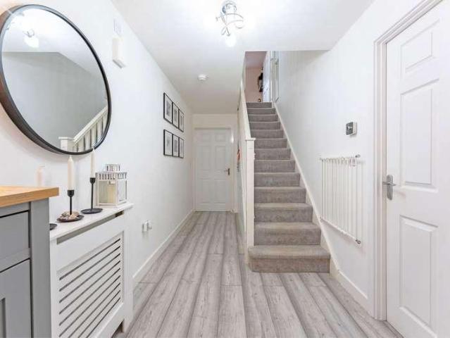 5 bed house for sale