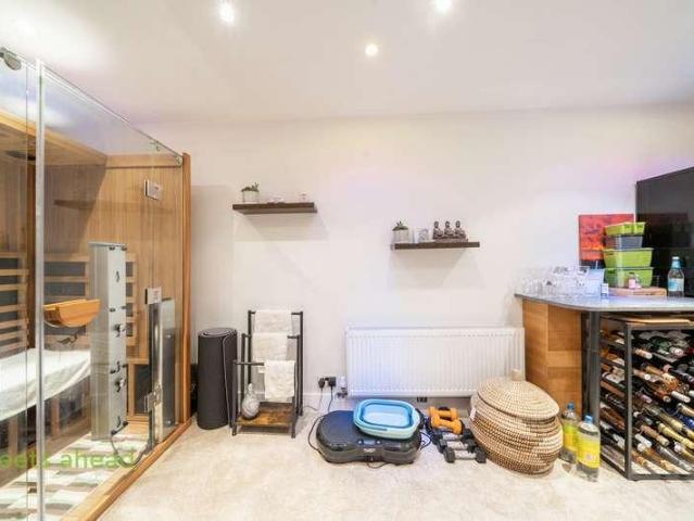 5 bed house for sale