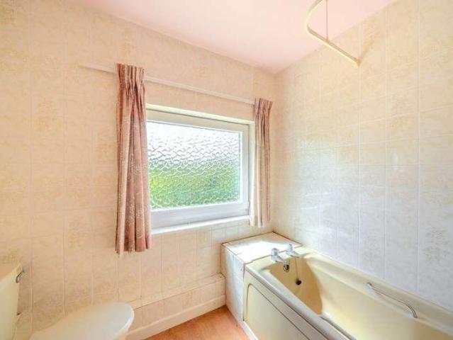 5 bed house for sale