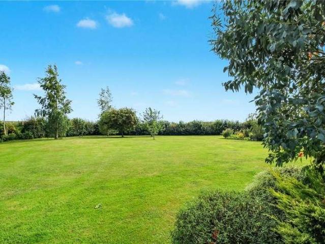 5 bed house for sale
