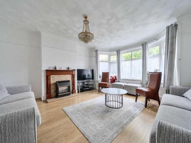 5 bed house for sale