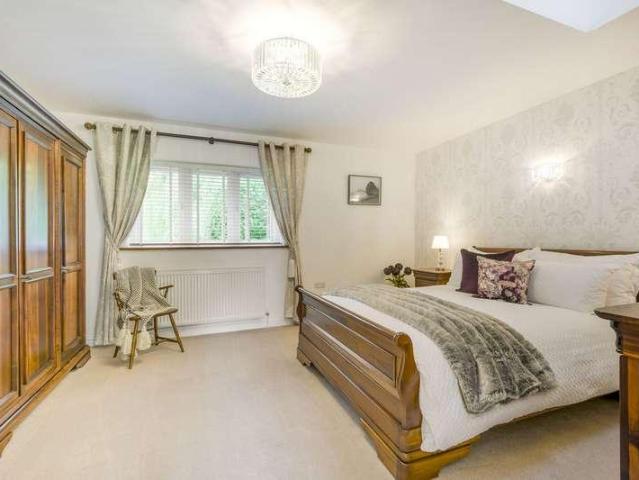 5 bed house for sale