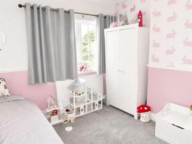 5 bed house for sale