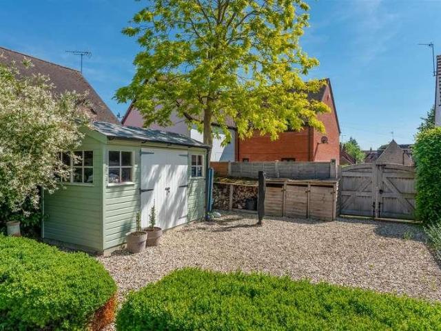 5 bed house for sale
