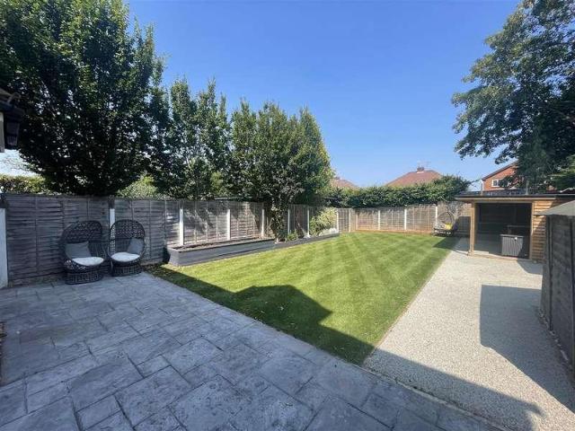 5 bed house for sale