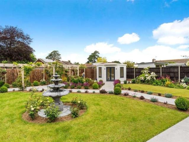 5 bed house for sale