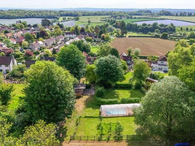 5 bed house for sale