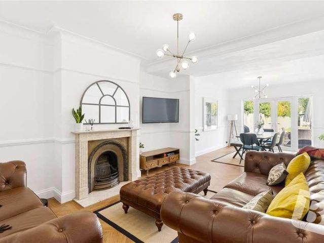 5 bed house for sale