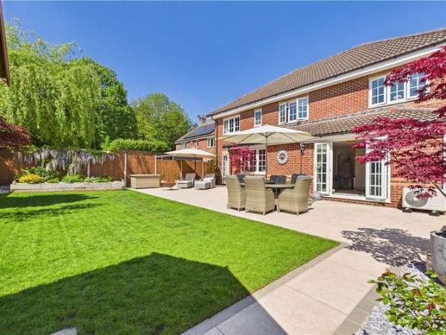 5 bed house for sale