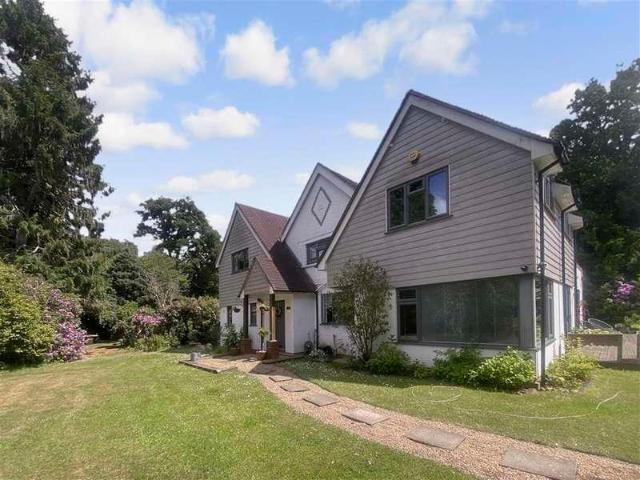 5 bed house for sale