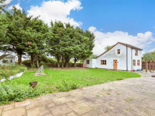 5 bed house for sale