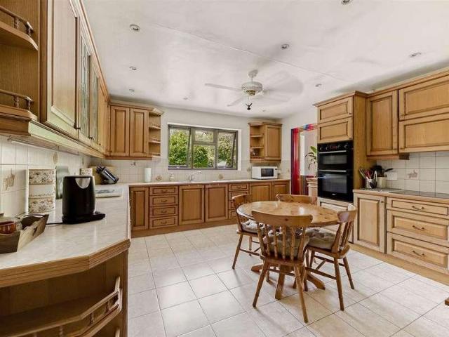 5 bed house for sale