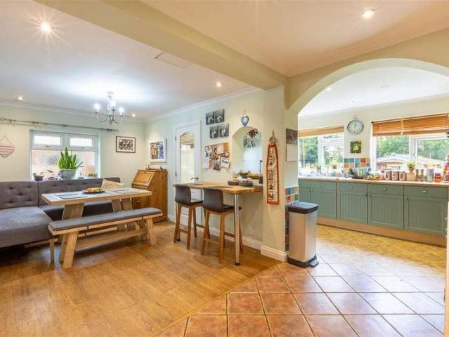 5 bed house for sale